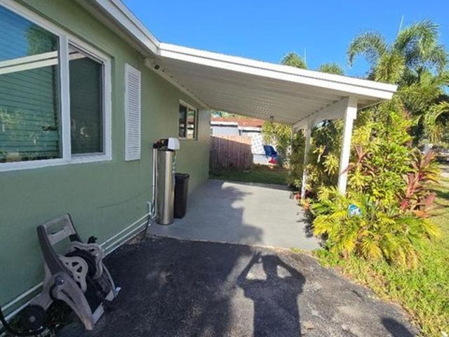 911 NE 58th St, Oakland Park, FL 33334