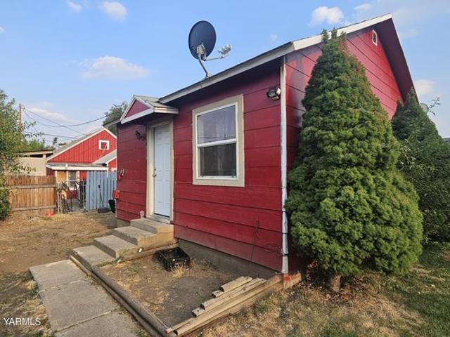 911 S 6th St, Yakima, WA 98901