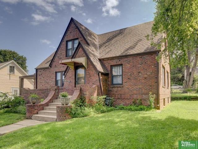 911 S 38th St, Omaha, NE 68105