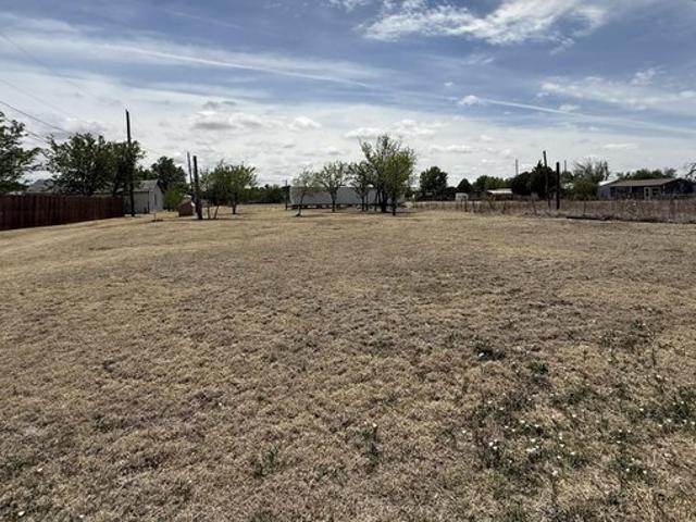 911 S Finley St, Pampa, TX 79065