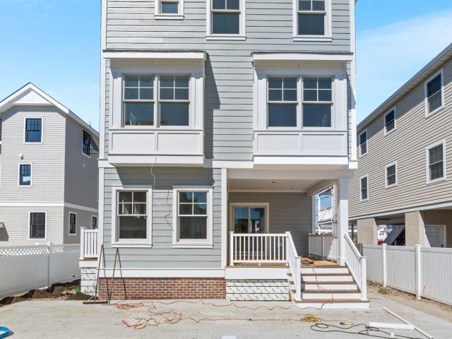 911 Surf Ave, North Wildwood, NJ 08260 | MLS #260938 | Compass