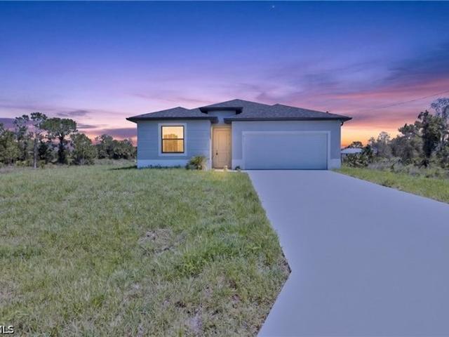 911 Panda Dr, Lehigh Acres, FL 33974