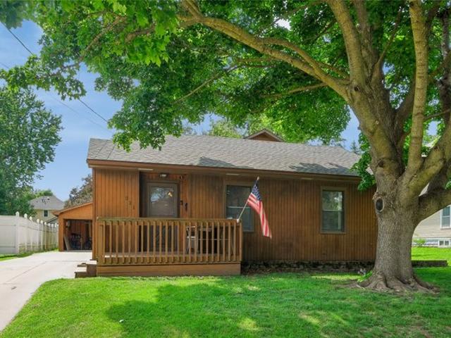 911 W 4th St S, Newton, IA 50208