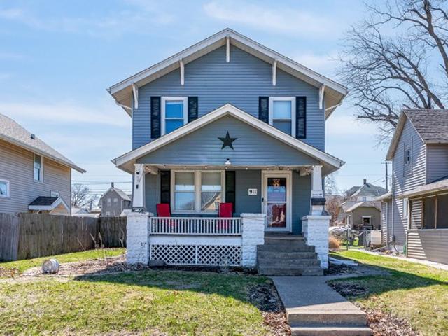 911 W 16th St, Davenport, IA 52804