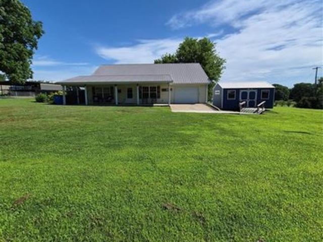 911 W Creek Ave, Checotah, OK 74426