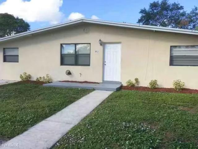 911 W Perry St Lantana FL 911 W Perry St