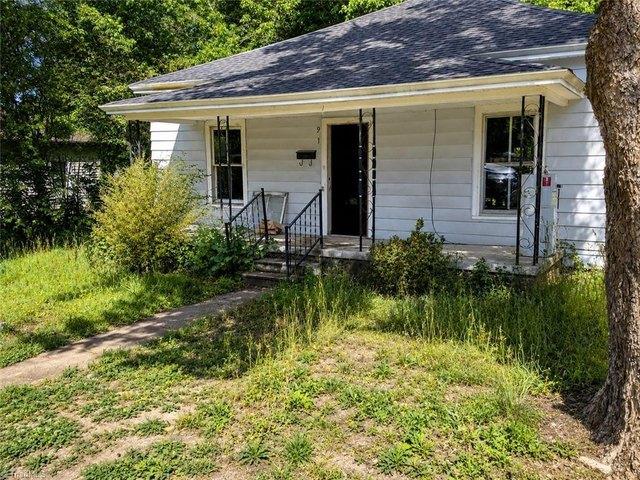 911 Tulloch St, Eden, NC 27288
