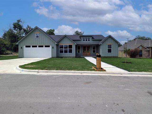 911 Van Winkle St, Weatherford, TX 76086