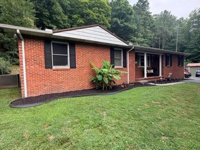 9124 Rockcastle Rd, Louisa, KY 41230