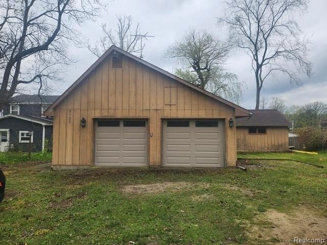 9125 Clinton St, Rose Township, MI 48442