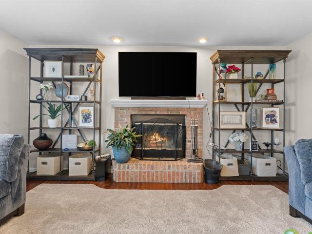 9128 Meadow View Lane
