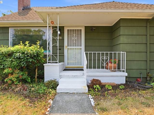 9128 SE Market St, Portland, OR 97216
