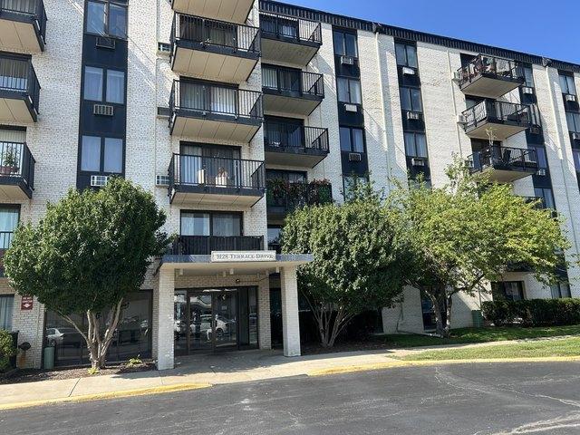 9128 W Terrace Dr Apt 1N, Niles, IL 60714