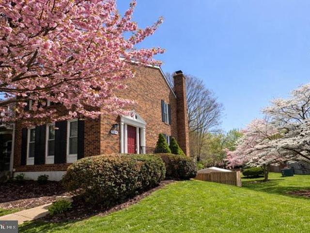 9129 Blarney Stone Dr, Springfield, VA 22152 | MLS #VAFX2300 | Compass