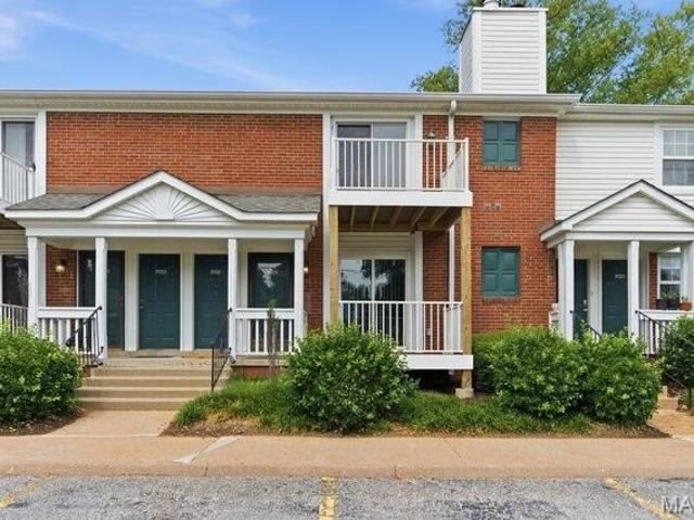 9129 Wrenwood Ln, Brentwood, MO 63144