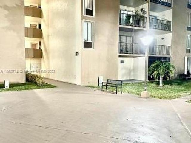 9120 Fontainebleau Blvd #102, Miami, FL 33172