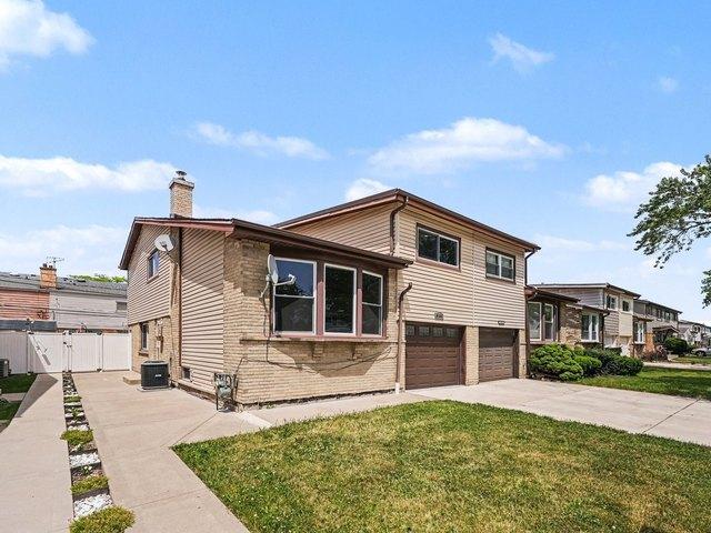 9120 Hollyberry Ave, Des Plaines, IL 60016