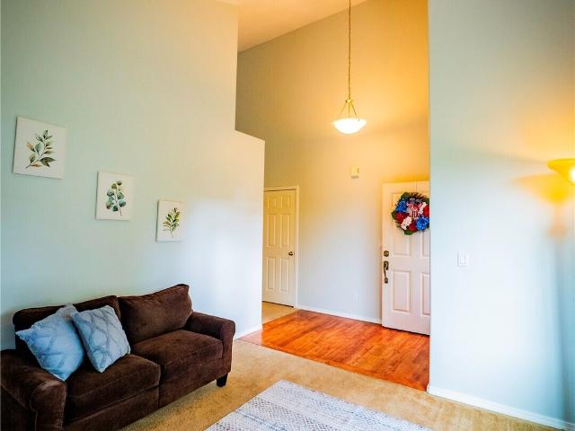 9121 Paradise View Street SE