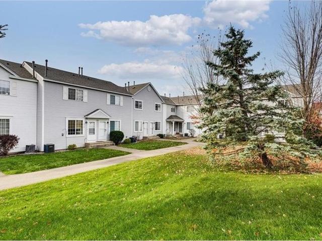 9121 Scarlet Globe Dr, Eden Prairie, MN 55347