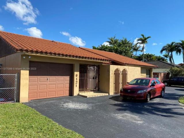 9121 12th St SW, Miami, FL 33174