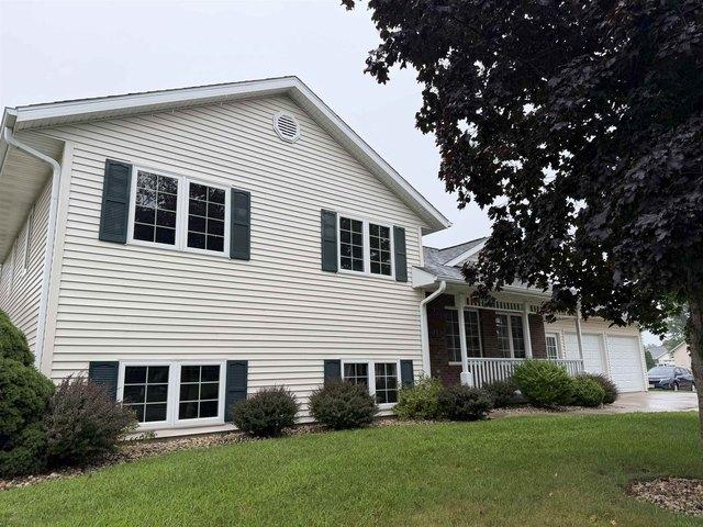 912 21st St, Prairie du Sac, WI 53578