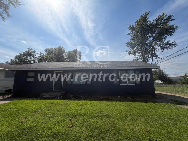 912.5 James Place, 2 beds, 1 full bath