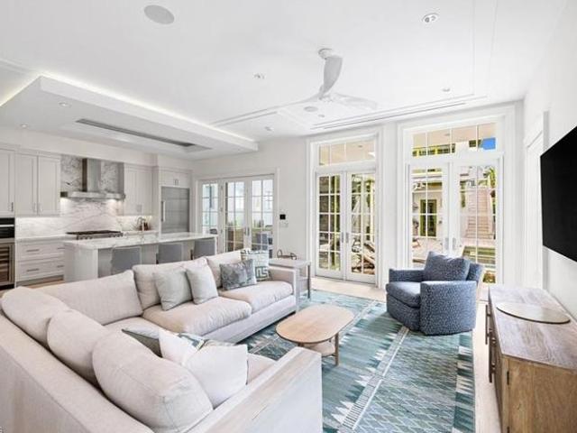 912 9th Ave S, Naples, FL 34102
