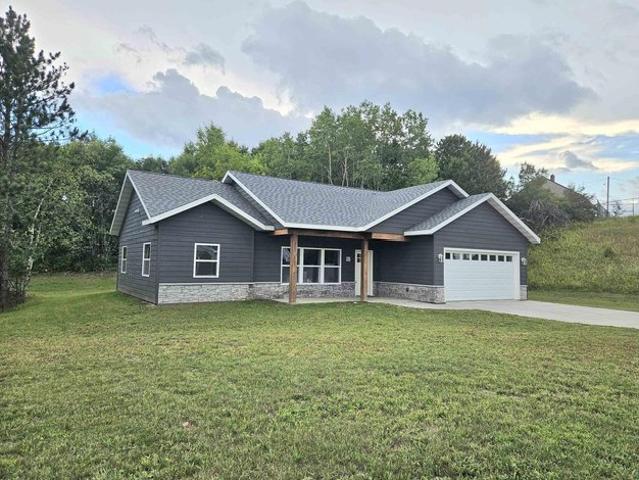 912 Carter Cir, Eveleth, MN 55734