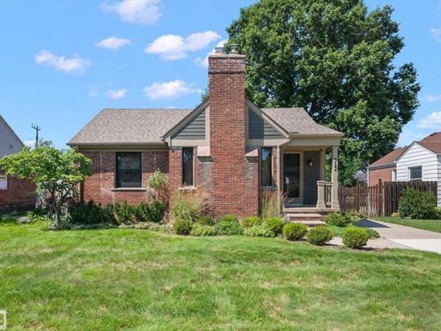912 Cedarhill Dr, Royal Oak, MI 48067