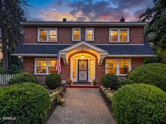 912 Cherry Ln, Grandview, WA 98930