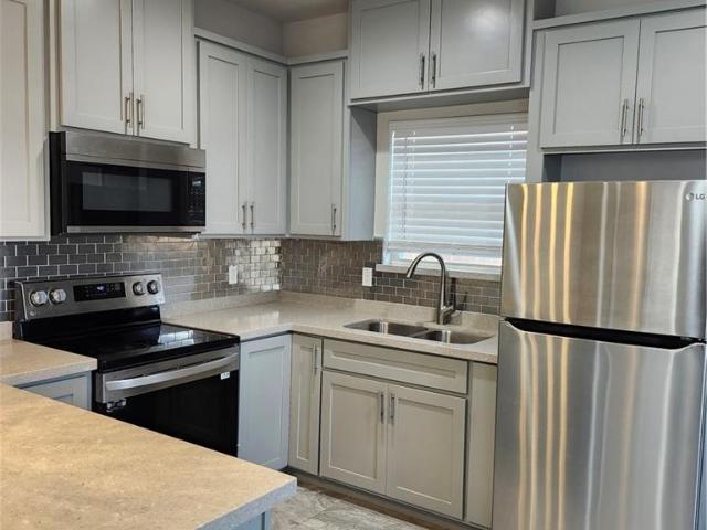 912 Clarence Avenue 3