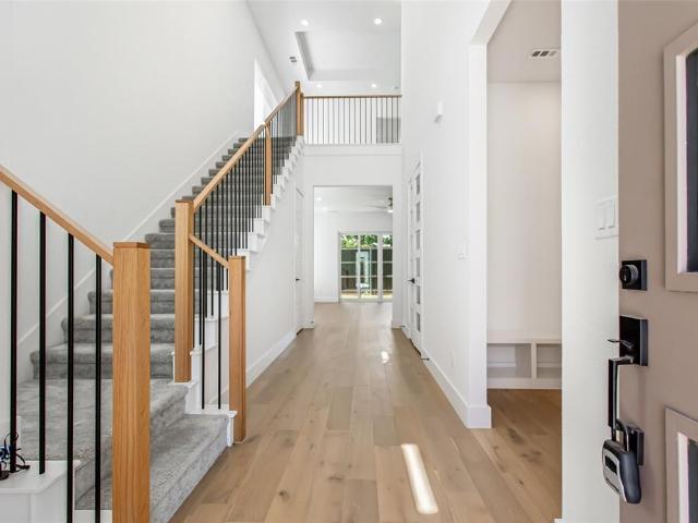 912 Banyan Tree Lane