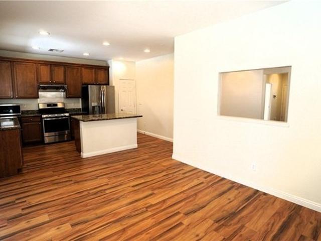 912 Baronet Dr, Las Vegas, NV 89138