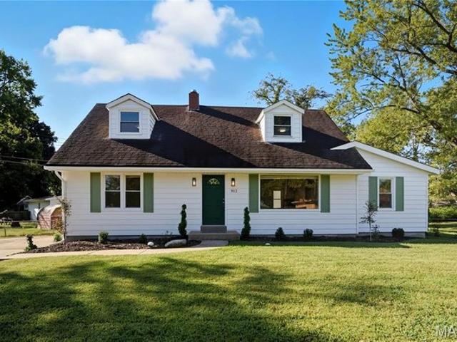 912 Burgos St, Spanish Lake, MO 63138