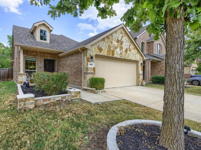 912 Gray Fox Drive