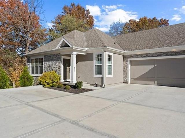 912 E 110th Ter, Kansas City, MO 64131
