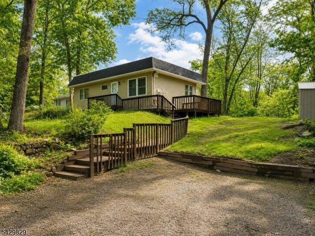 912 E Walnut Dr, Stillwater, NJ 07860
