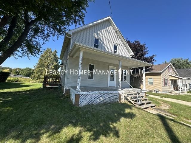 912 E Lincoln Ave, 4 beds, 2 full baths