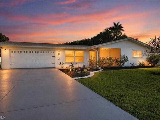 912 Entrada Dr S, Fort Myers, FL 33919