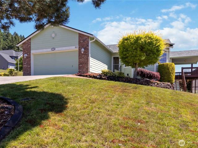 912 Edinburgh Court