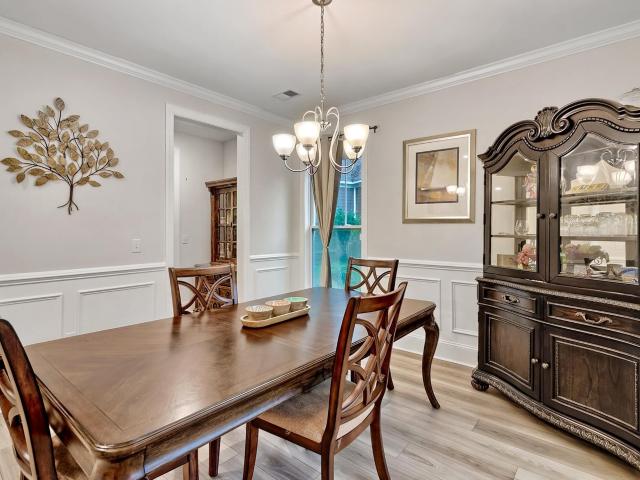 912 Knowles Loop