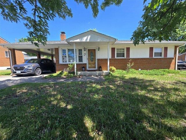 912 Hemlock Rd, Salem, VA 24153