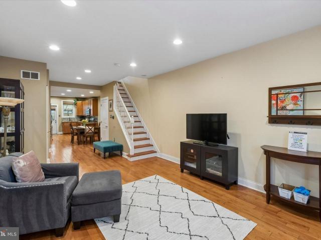 912 Jackson St, Philadelphia, PA