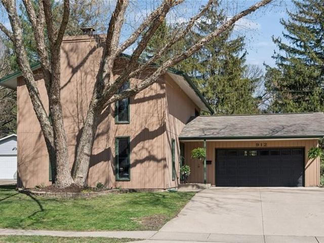 912 Juniper Dr, Iowa City, IA 52245
