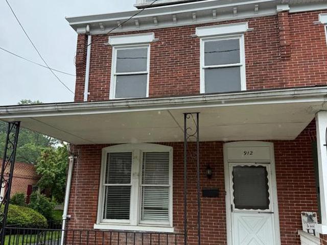 912 Locust Street