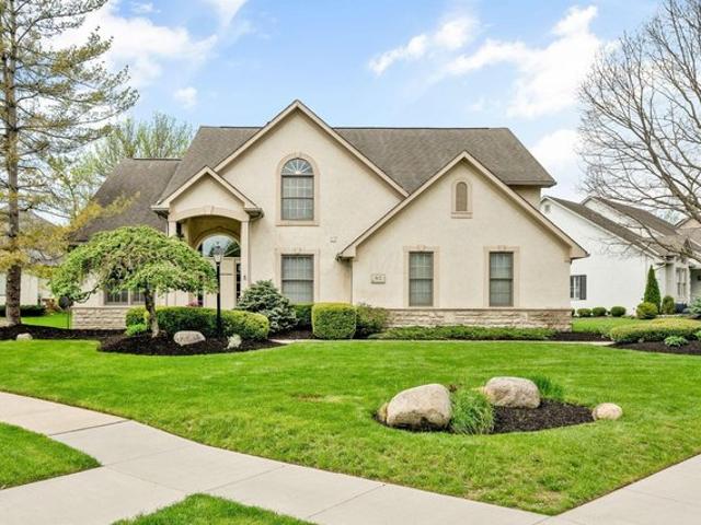 912 Linworth Village Dr, Columbus, OH 43235