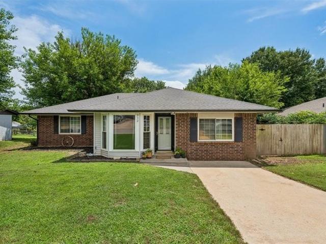912 Mockingbird Ln, Purcell, OK 73080