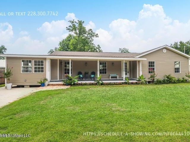 912 Maple St, 4 beds, 2 full baths