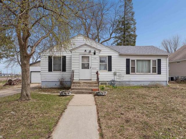 912 N 12th St, Clear Lake, IA 50428