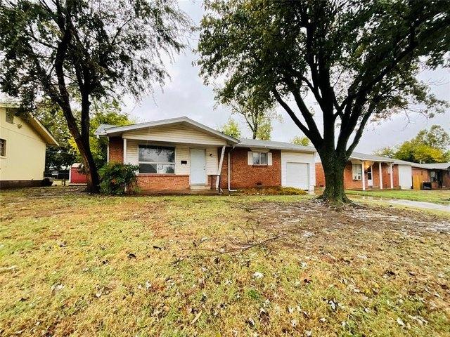912 NW 24th St, Moore, OK 73160
